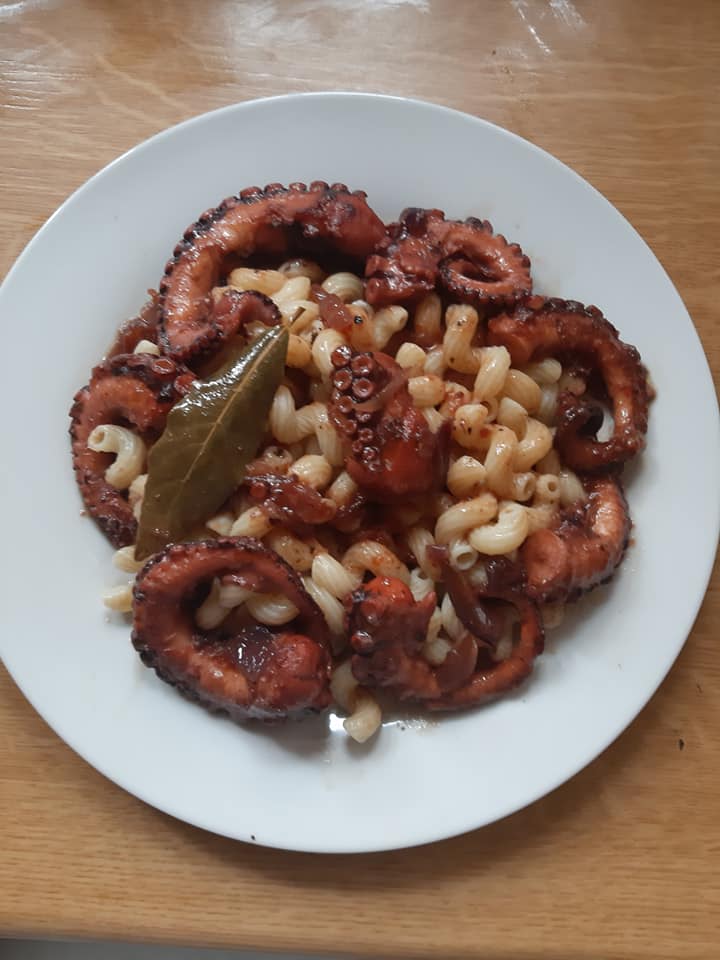 Συνταγή ΧΤΑΠΌΔΙ ΜΕ ΜΈΛΙ, ΜΕ ΜΑΚΑΡΟΝΑΚΙ ΑΜΟΡΌΖΟ
